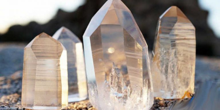 LAS 10 MEJORES FORMAS DE LIMPIAR UN CRISTAL - Puro Cuarzo